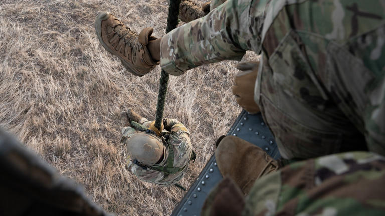US military in S Korea stages fast rope drills as part of Freedom Flag ...
