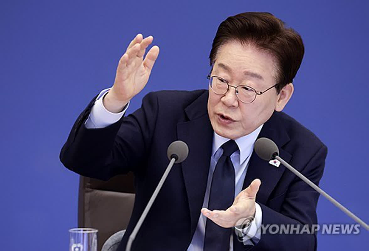 이 대통령 "돈 버는 게 금융기관 존립목적이라 생각하는 게 문제"