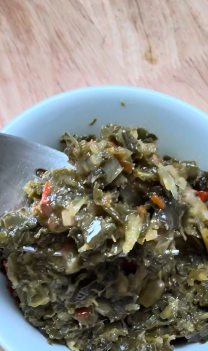 Stop buying bagged greens: Easy method to clean & chop fresh greens
