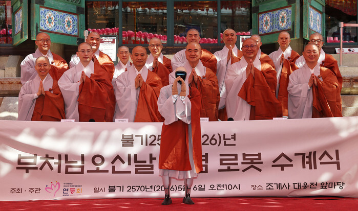 Humanoid robot at Buddhist ordination