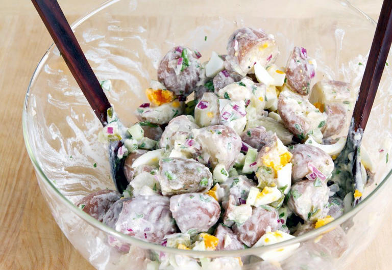 Ensalada de patatas, al estilo americano: fácil, diferente y deliciosa