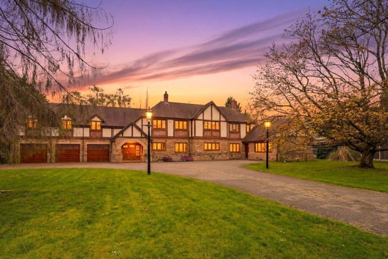Nestled in an exclusive and tranquil residential enclave of Doncaster ...
