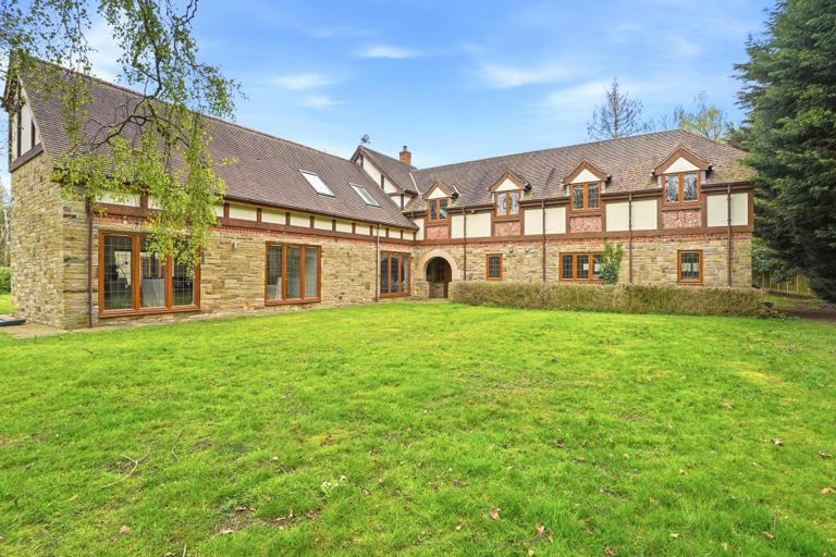 Nestled in an exclusive and tranquil residential enclave of Doncaster ...