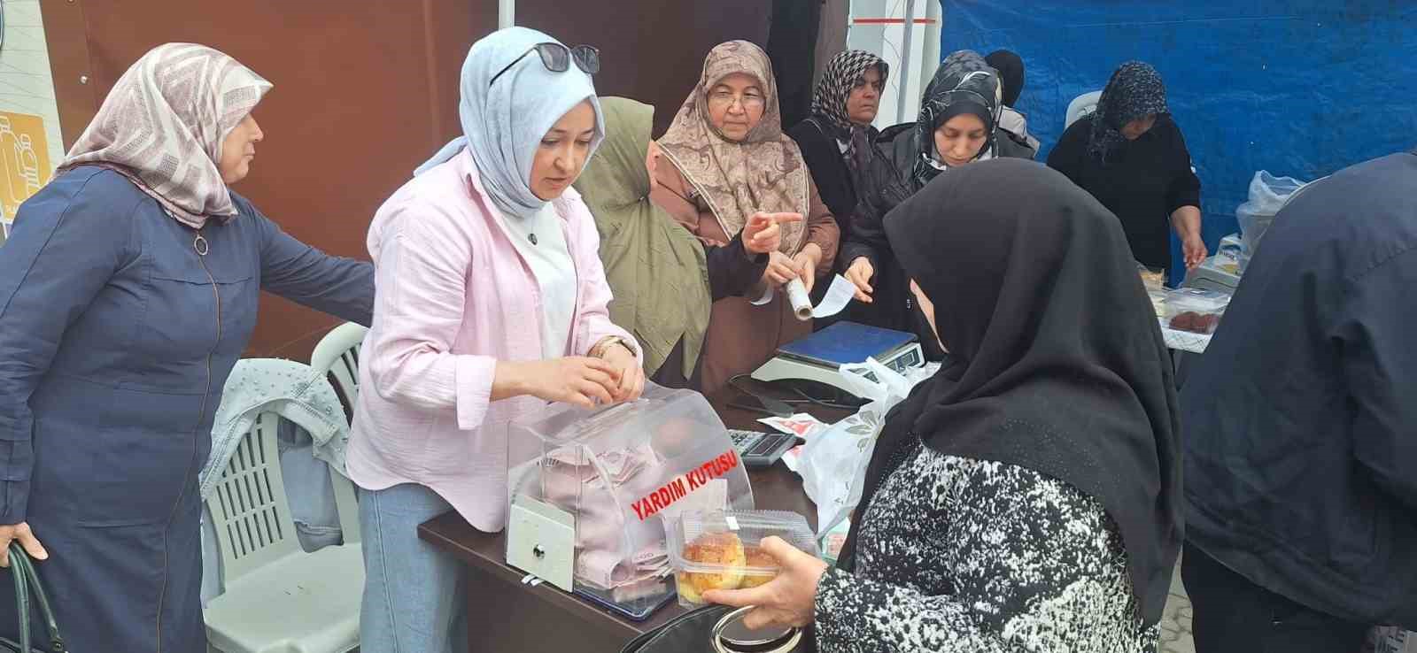Bir ilçe 7 yıldır yatağa bağımlı olan Sefa için seferber oldı