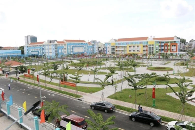 Ho Chi Minh City targets teaching some subjects in English