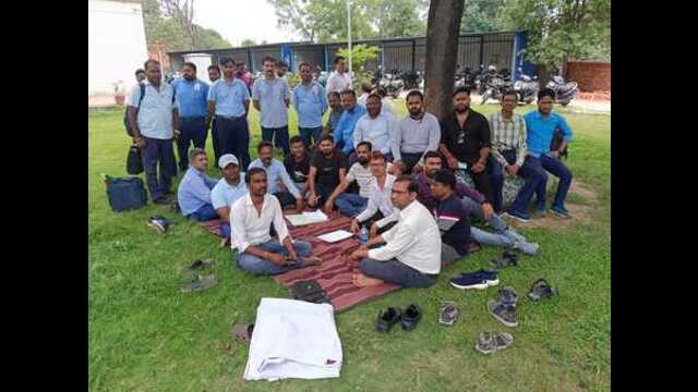 लॉन्ग ड्यूटी के खिलाफ टाटानगर में लोको पायलट का धरना