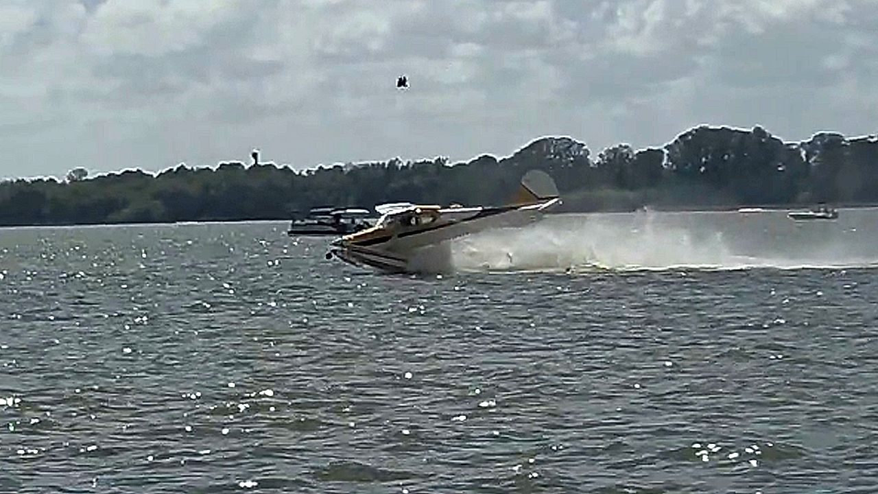 Floatplane damaged in hard landing during competition in Florida