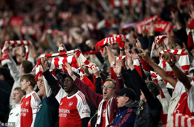 Arsenal fans scramble for Champions League final flights - with prices ...