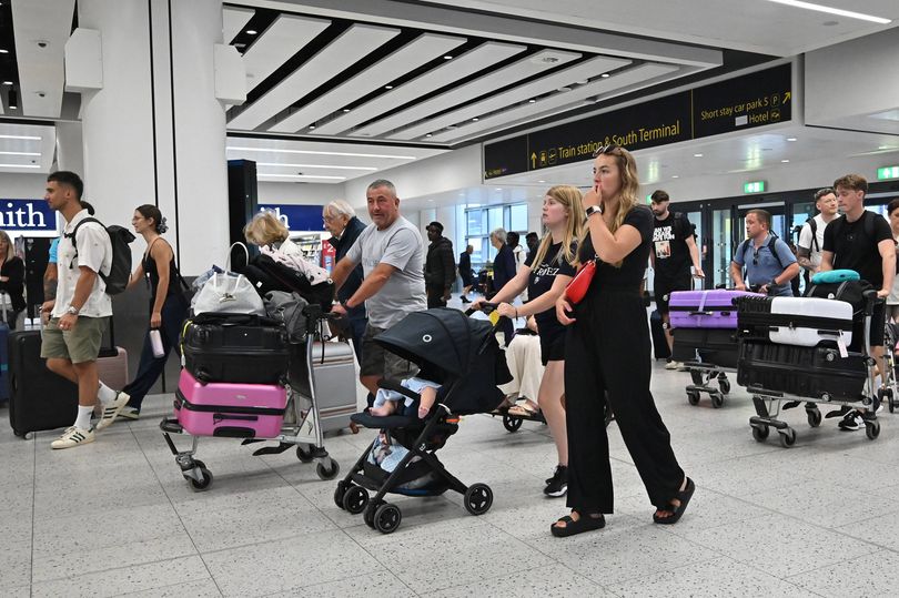 Jet2, Ryanair, TUI passengers warned over '14 day rule' flight change