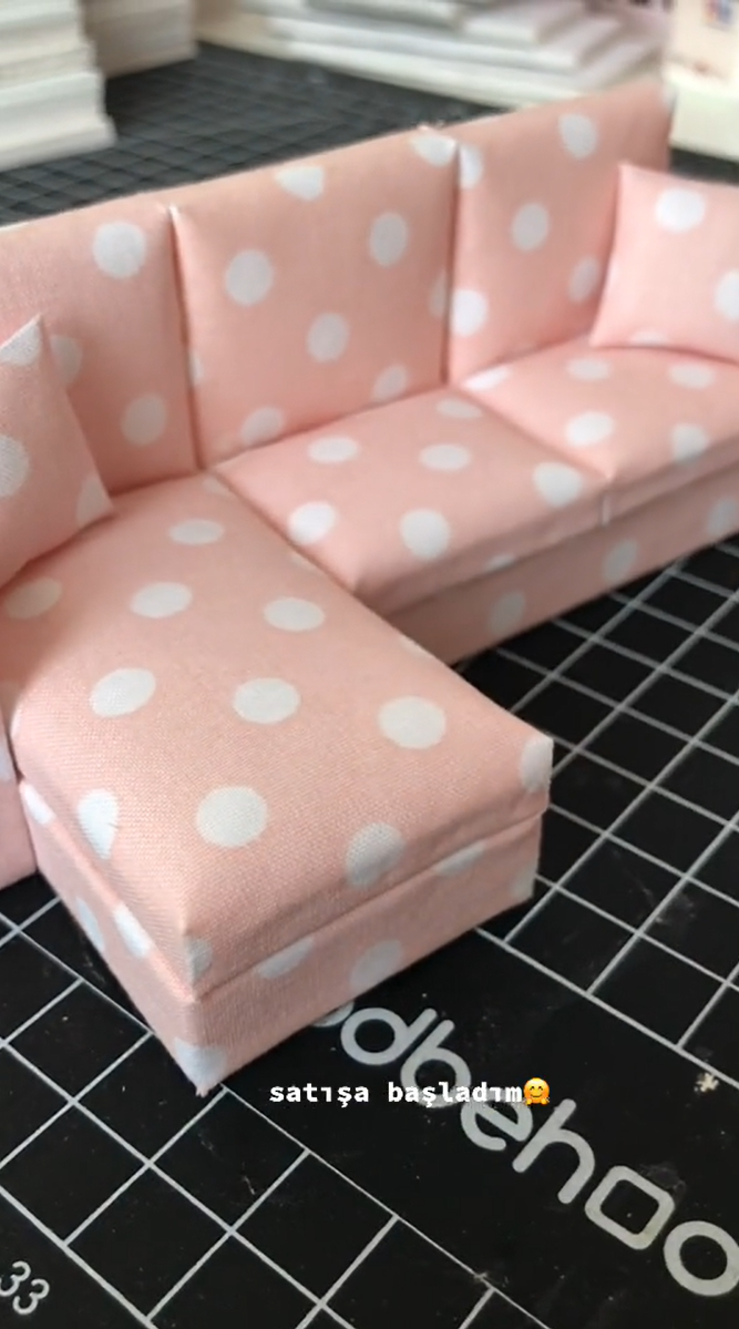 L-shaped pink polka dot miniature sofa DIY