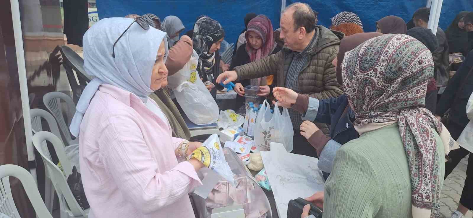 Bir ilçe 7 yıldır yatağa bağımlı olan Sefa için seferber oldı