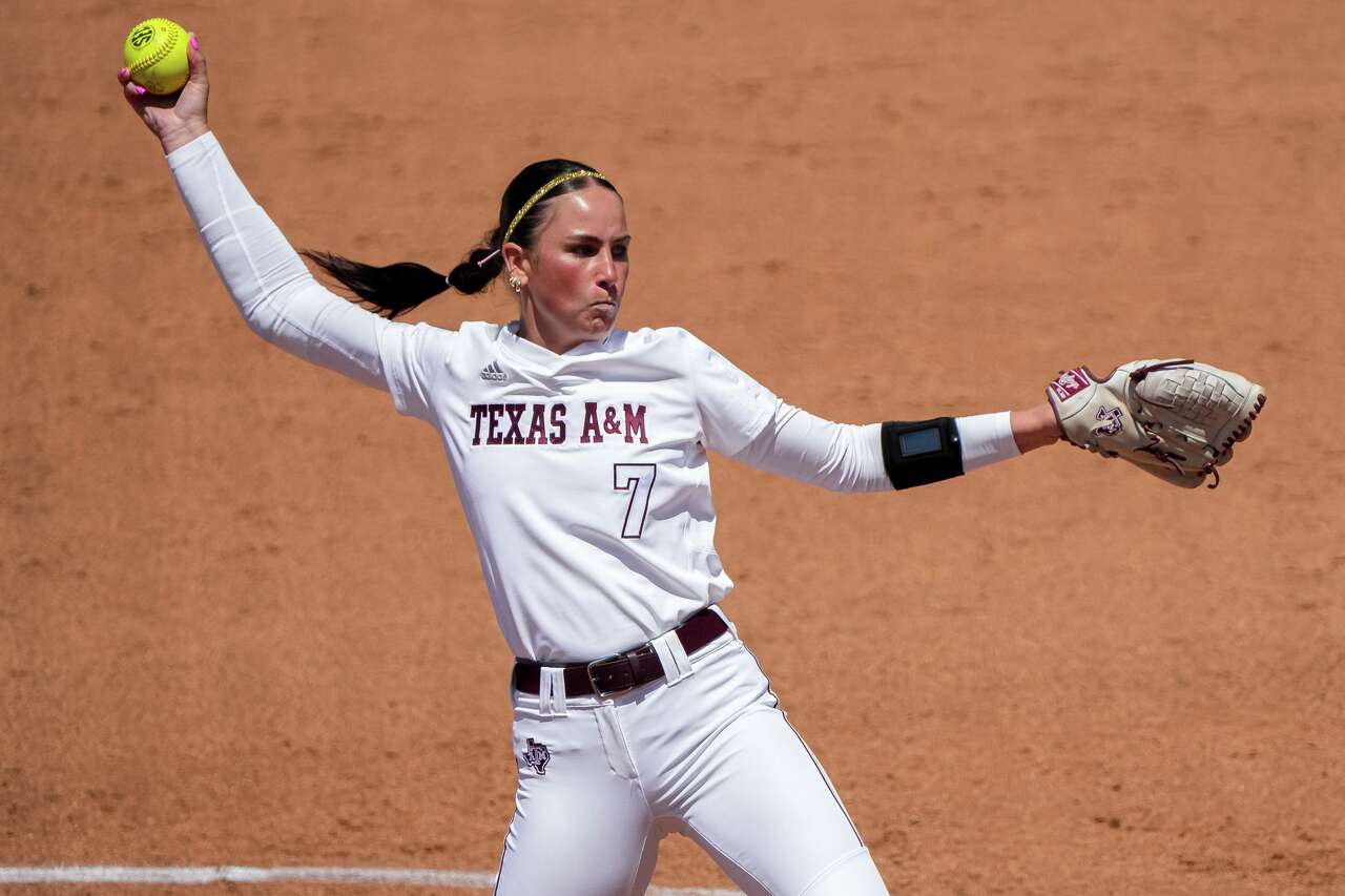 Texas A&M vs UConn softball: Live updates as A&M jumps to 11-0 lead in ...