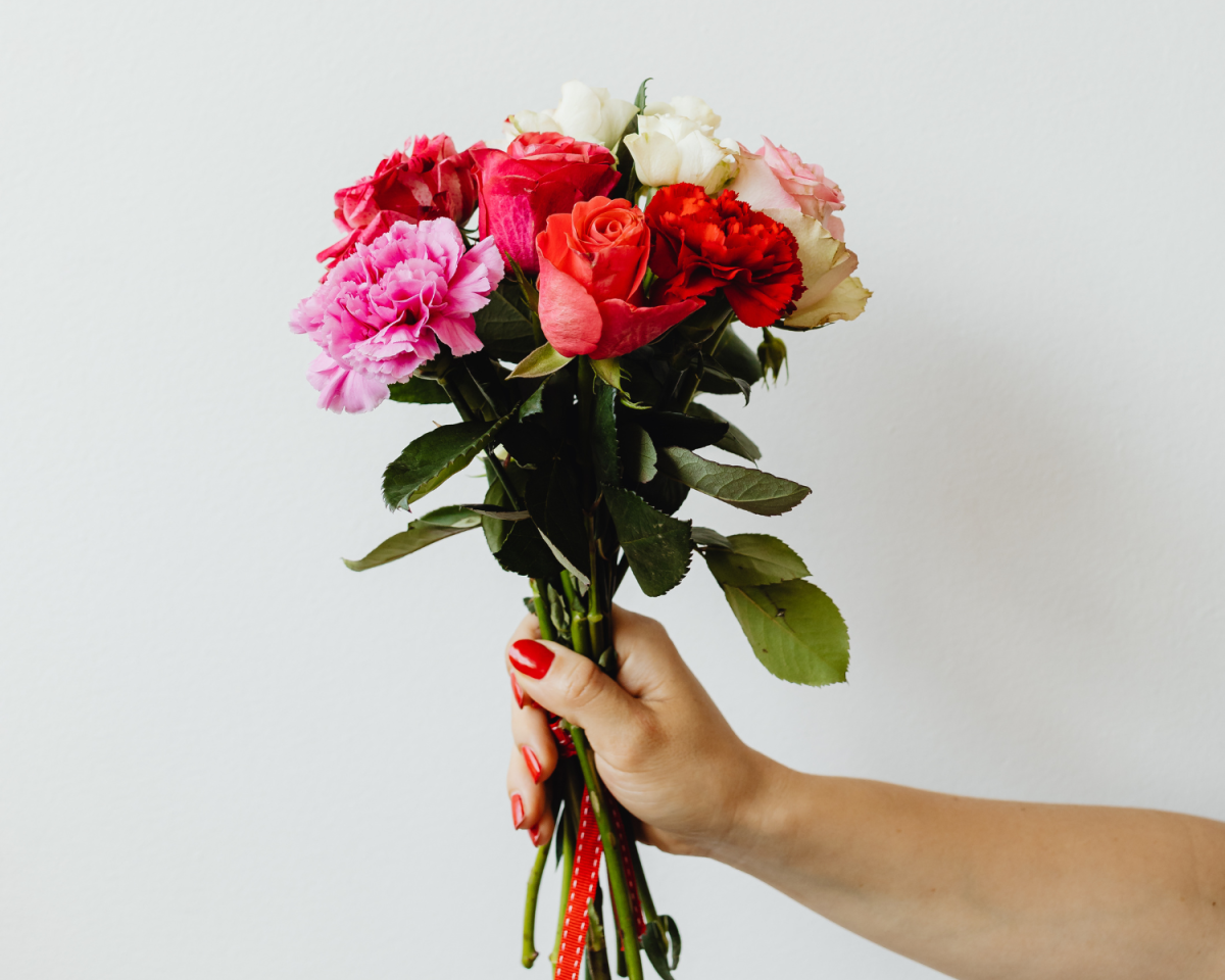 Betrug: Polizei warnt vor „Blumen-Trick“ – schnell sind hunderte Euro weg!