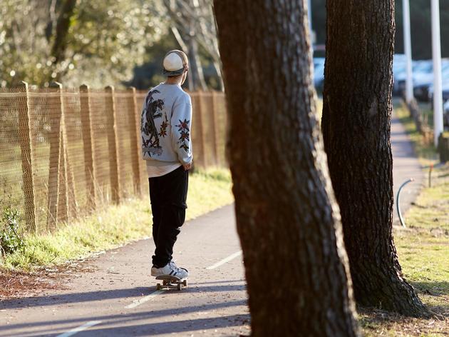 Mann in Olching mit illegalem E-Skateboard unterwegs