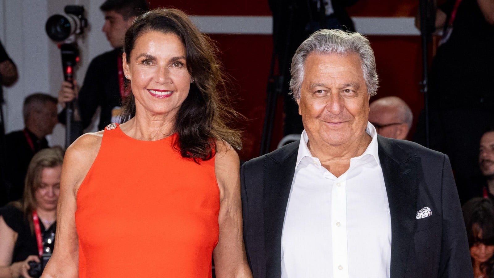 « J'ai entièrement confiance en elle » : Christian Clavier en couple ...