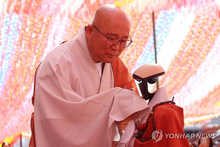 Humanoid robot at Buddhist ordination