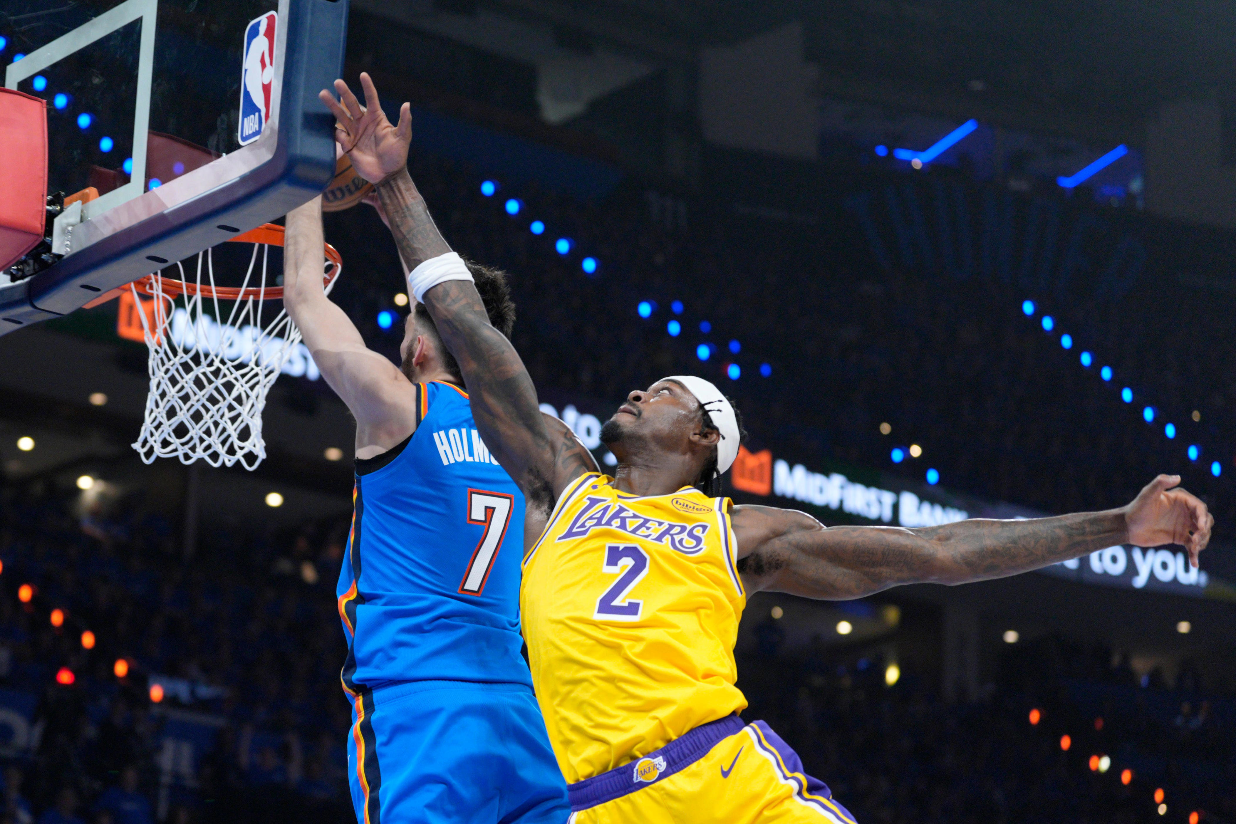 Jarred Vanderbilt exits with gruesome finger injury in Lakers-Thunder ...