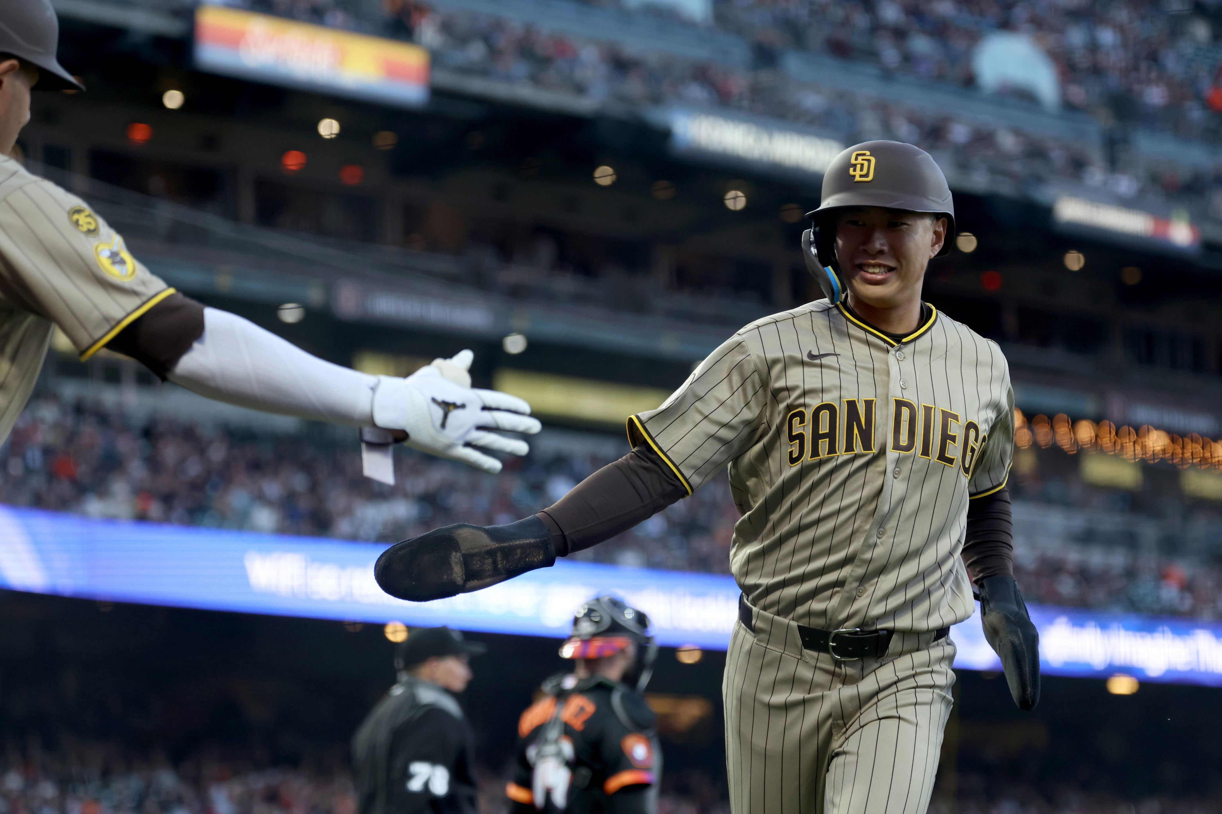 Song Sung-mun's multi-hit MLB debut leads Padres to victory