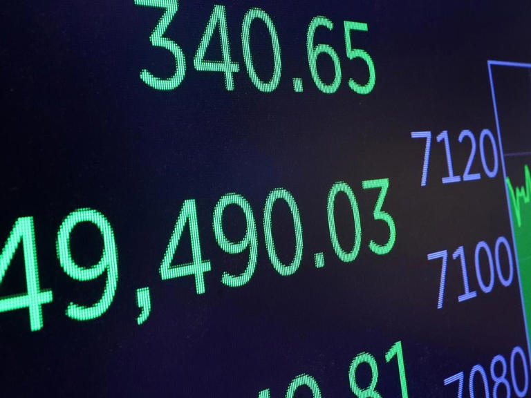 Huge amount Aussies have invested overseas