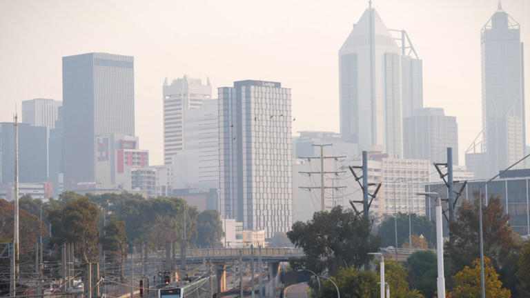Perth suburbs blanketed in thick smoke haze after prescribed burn-off ...