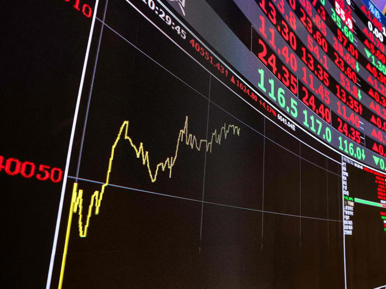 Huge amount Aussies have invested overseas