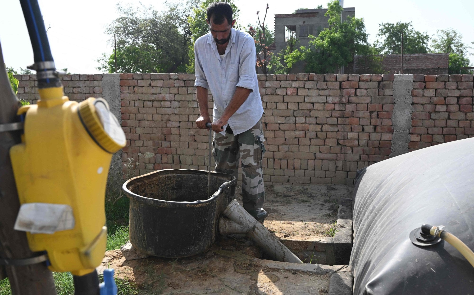 How cow dung is beating India’s cooking gas crunch
