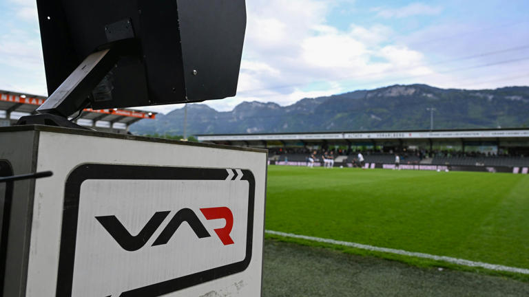 Schon wieder! VAR gibt Fehler bei Bundesliga-Match zu