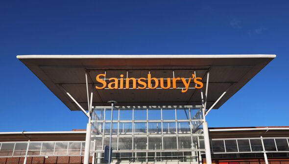 UK supermarket giants demand crackdown on Aldi and Lidl store expansion ...