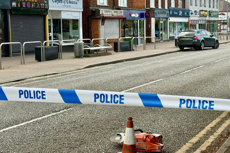 Police car attacked and items thrown from car after attempted cash ...