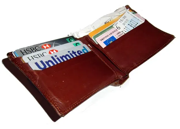 16 things you shouldn't carry in your wallet after 50 - they could put ...