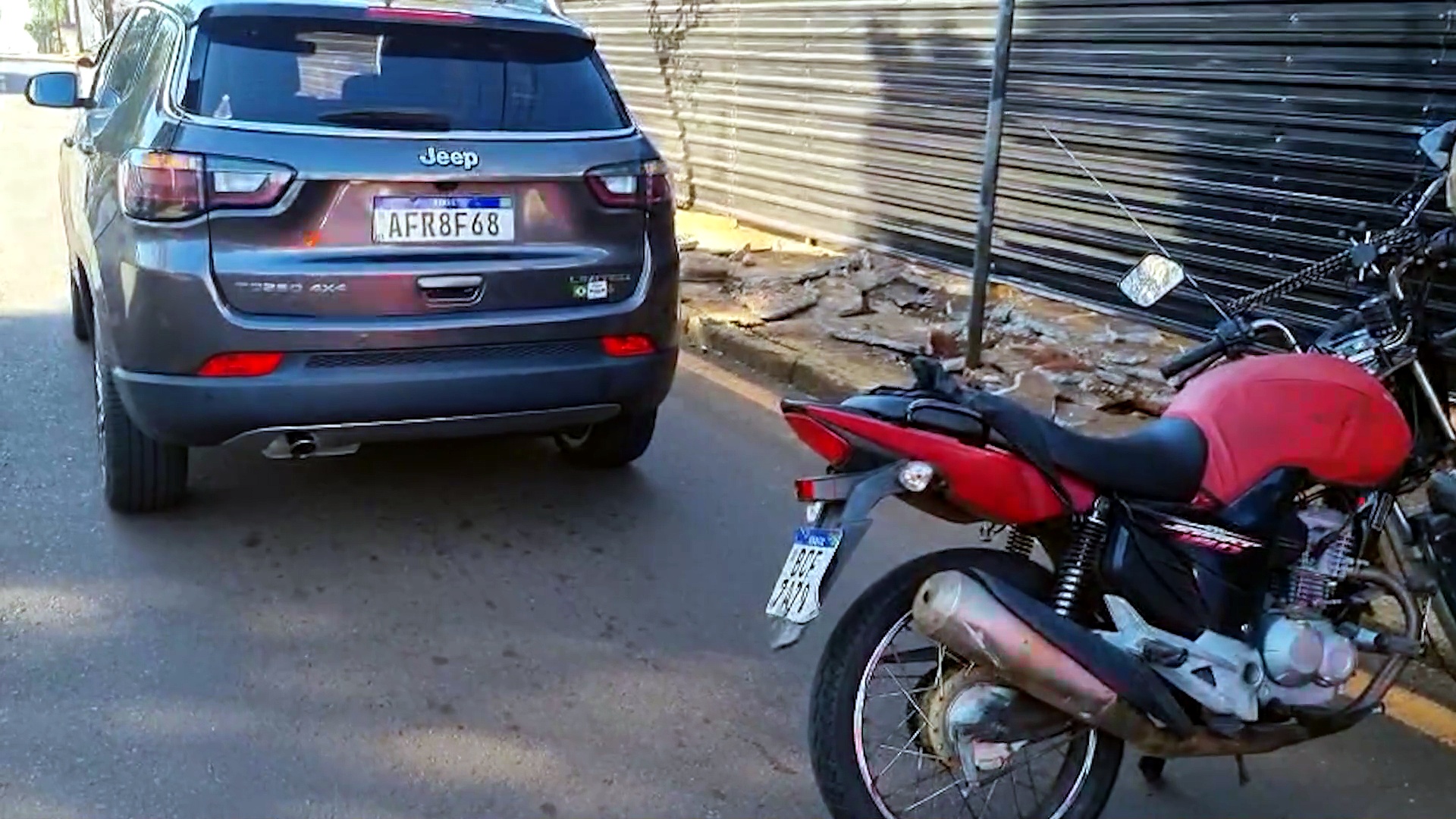 Acidente envolvendo três veículos deixa motociclista ferido no Centro ...