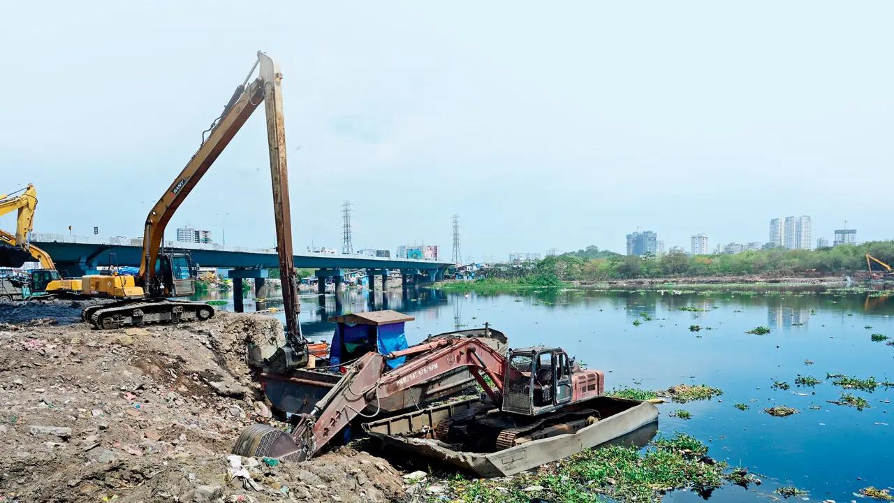 Mumbai civic body accelerates pre-monsoon desilting in western suburbs
