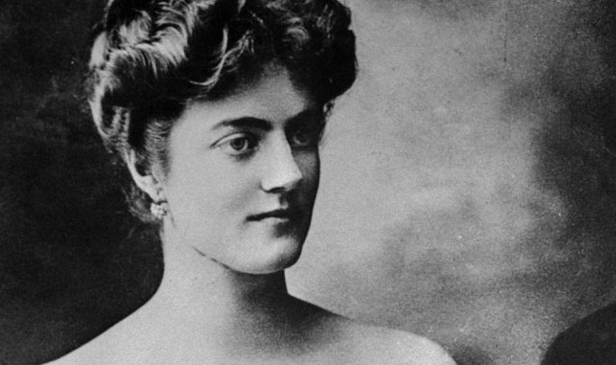 As power and prestige surrounded her marriage, Clementine Churchill ...