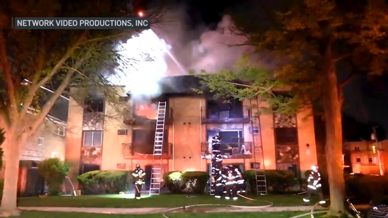 Massive explosion: Des Plaines apartment building goes up in flames; 5 ...