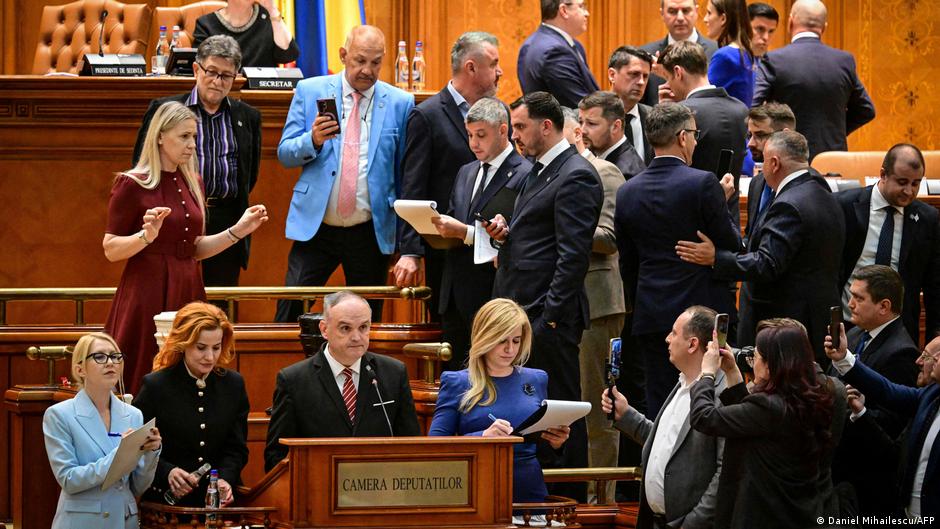 Romania's political crisis deepens