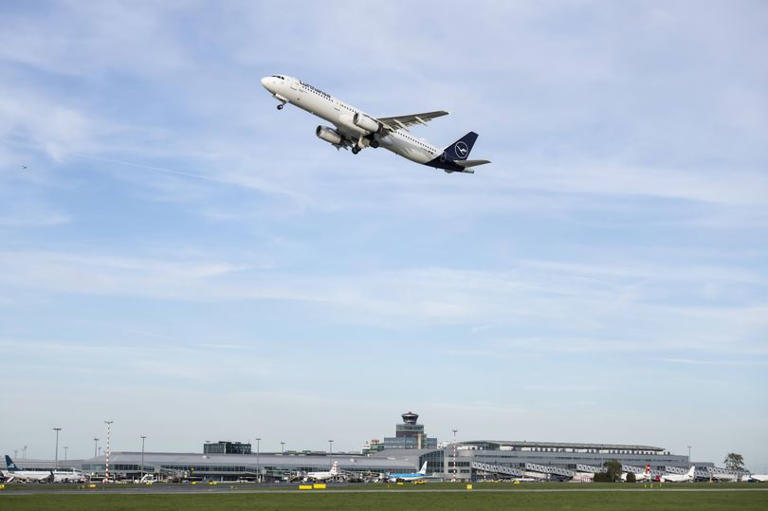 Summer holiday flights warning as 'critical threshold just weeks away'