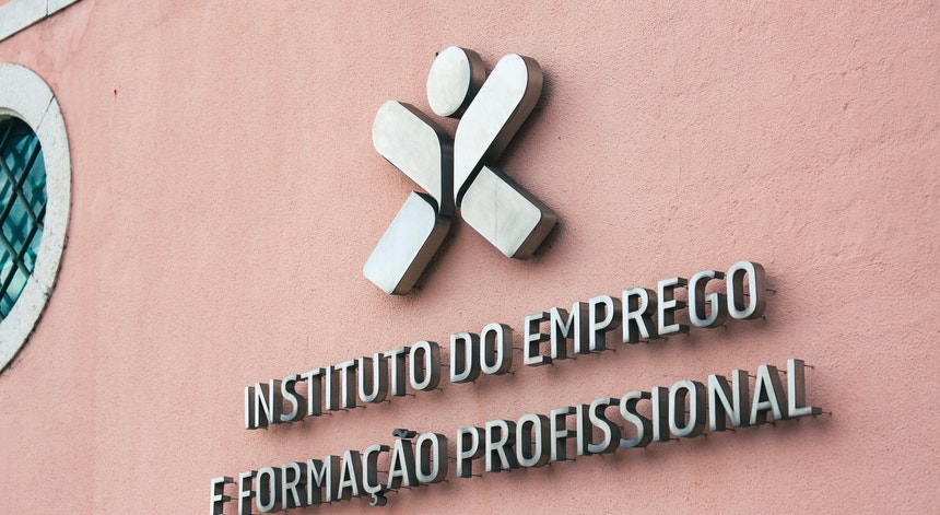 Taxa de desemprego desce para 6,1% no 1.º trimestre