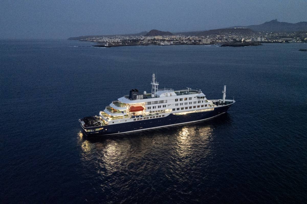 Two disease specialists heading to hantavirus cruise boat — operator