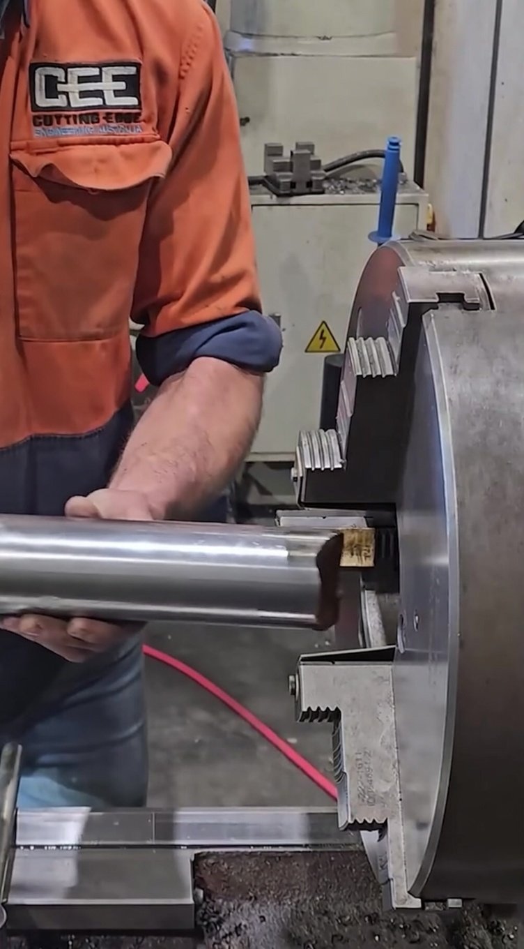 Inspecting a broken cylinder rod