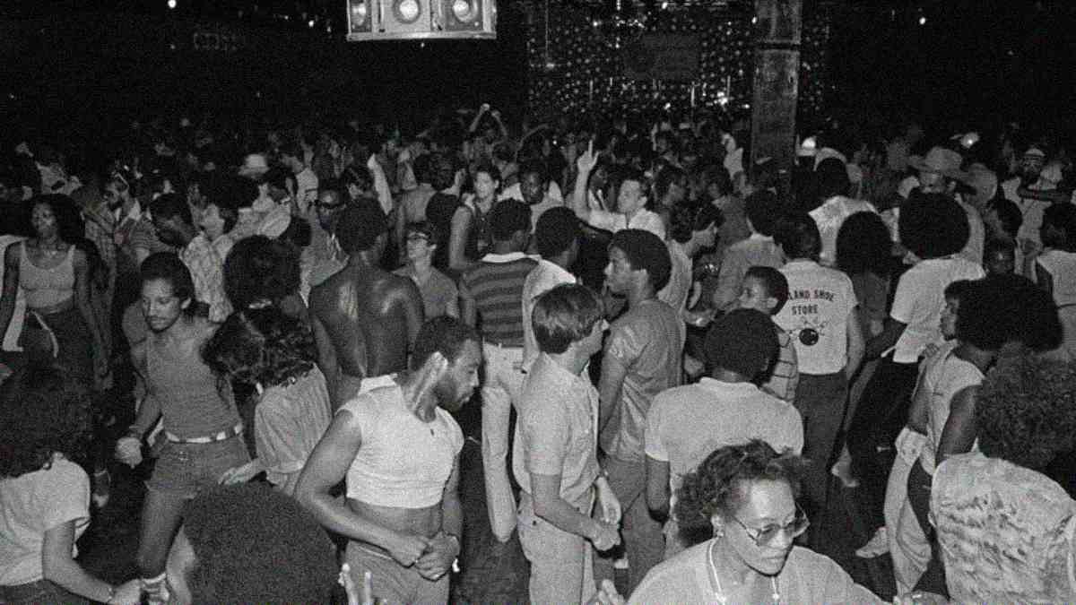 20 nightlife photos that show what the 80s really felt like