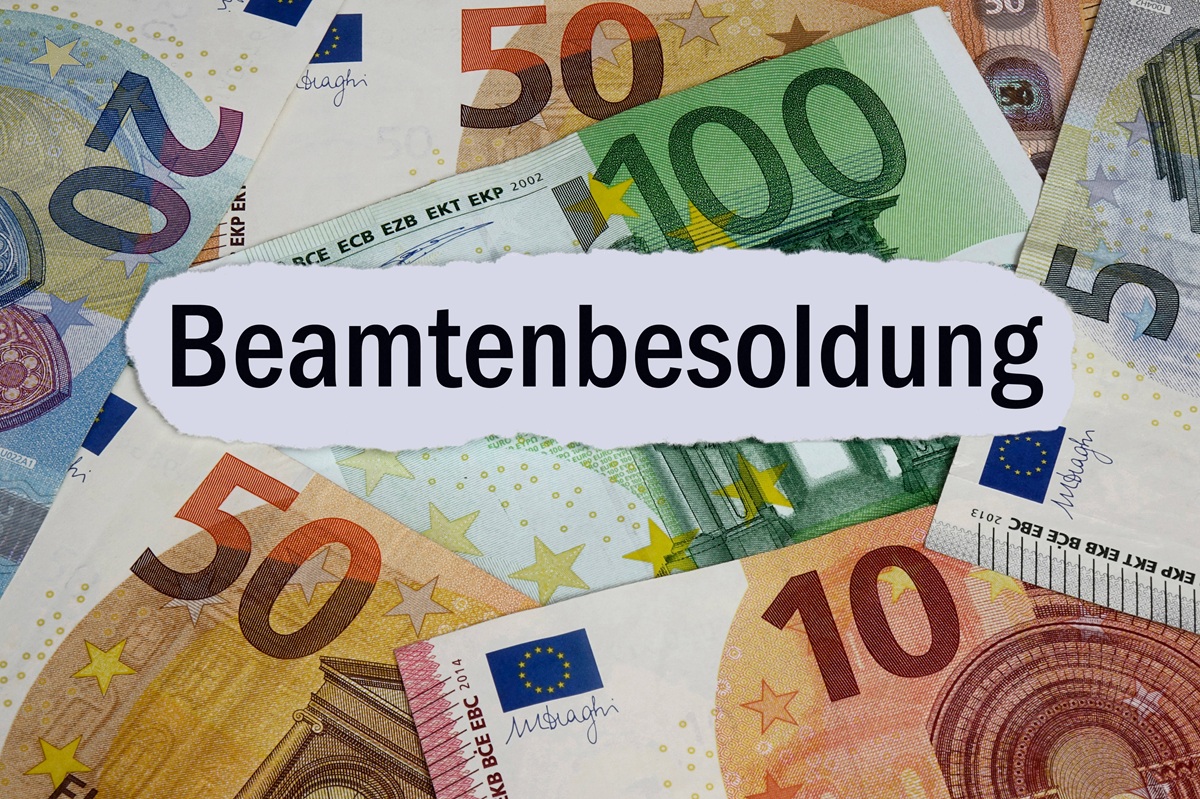 NRW-Beamte profitieren finanziell – Wüst-Regierung gerät unter Druck