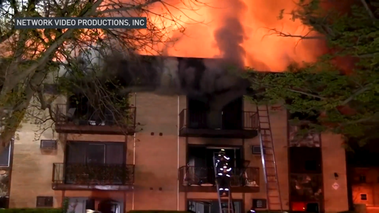 Massive explosion: Des Plaines apartment building goes up in flames; 5 ...