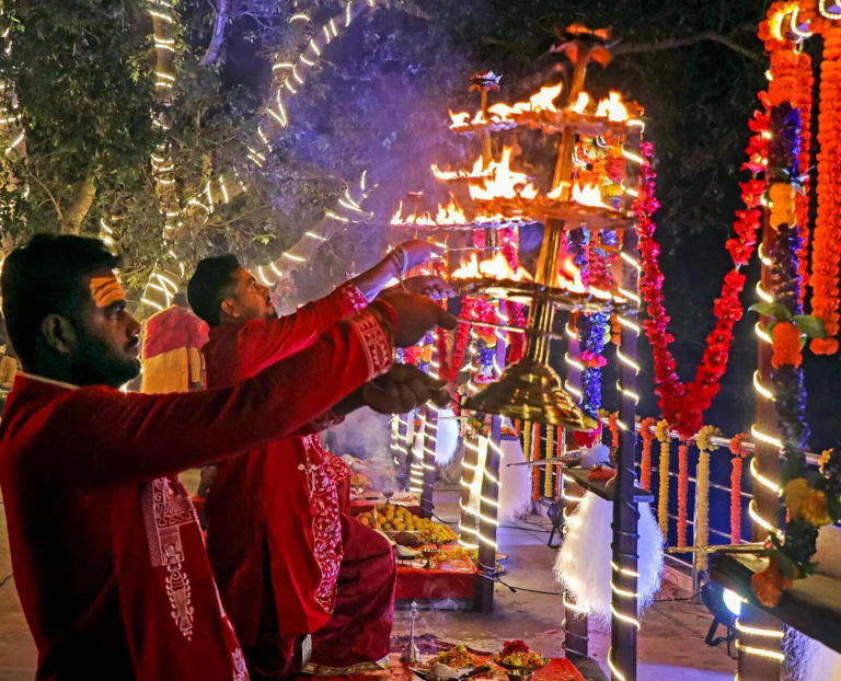 'Hindus only' banner appears at Bengal temple