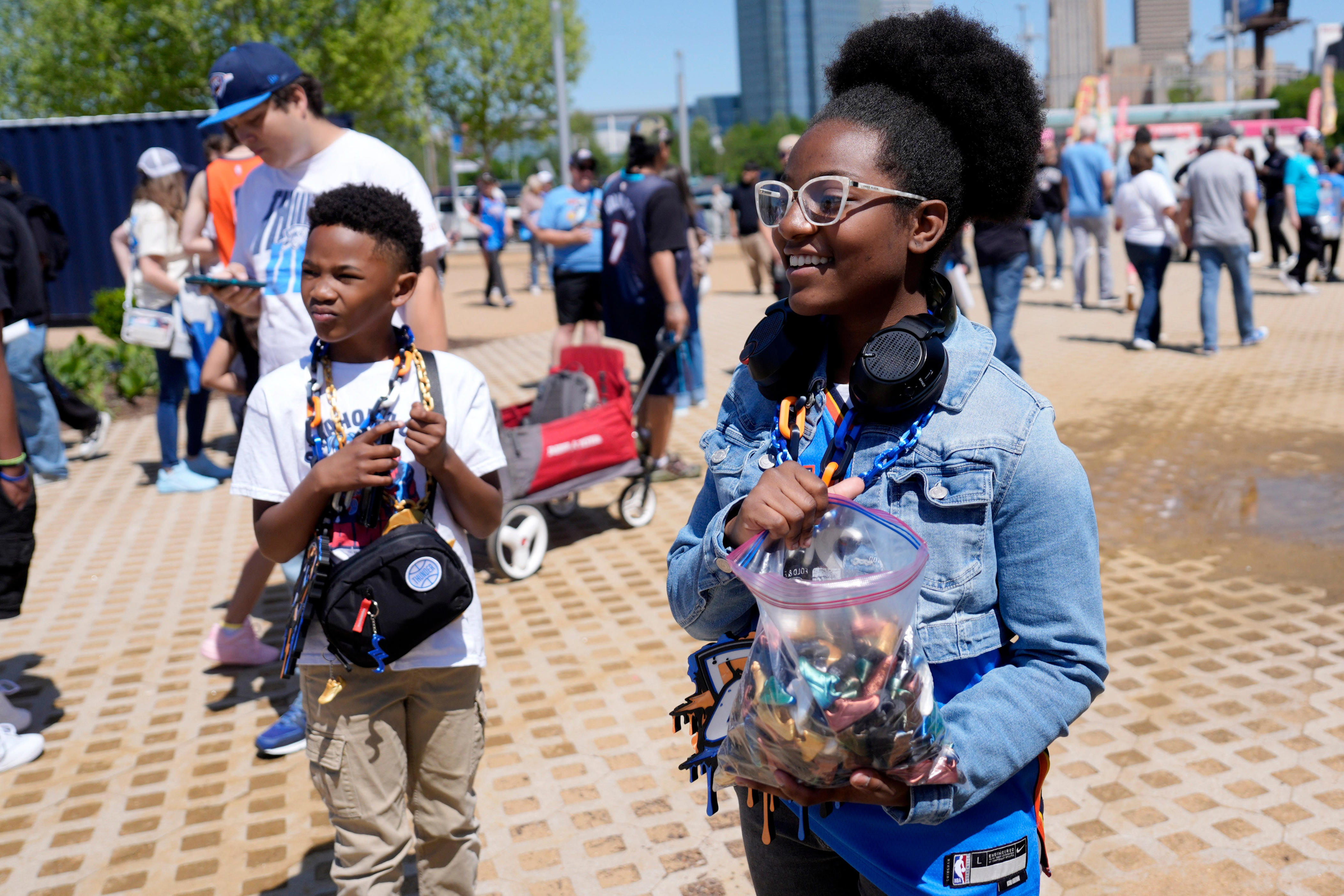 Meet the OKC Thunder fans handing out 3D-printed Shai Gilgeous ...