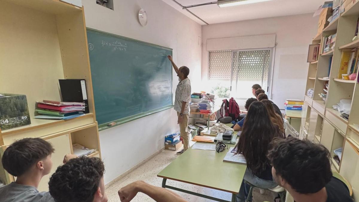 La saturación de un instituto de Alicante obliga a impartir matemáticas ...