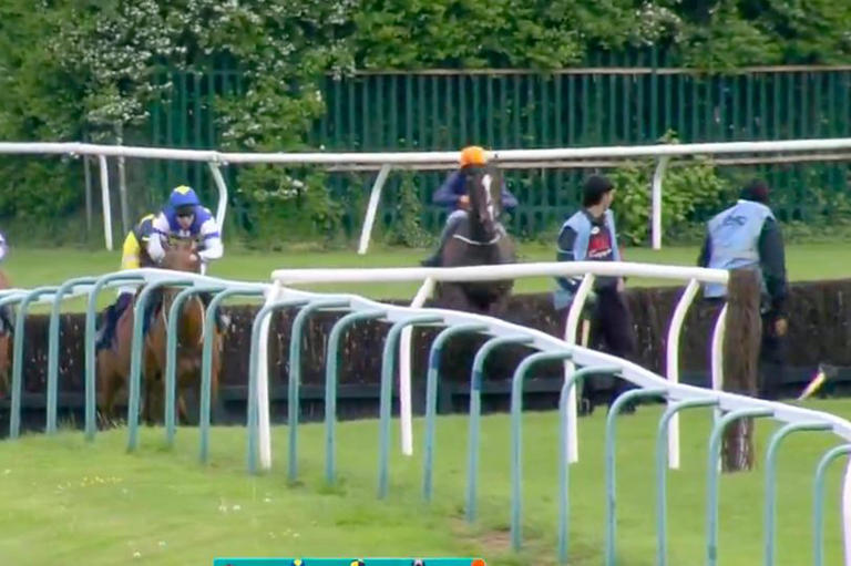 Shocking racing incident sees staff race away from oncoming horses in ...