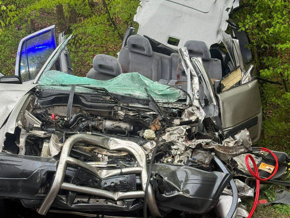 Poważny wypadek na DW 171 pod Bobolicami. Z samochodu nic nie zostało ...