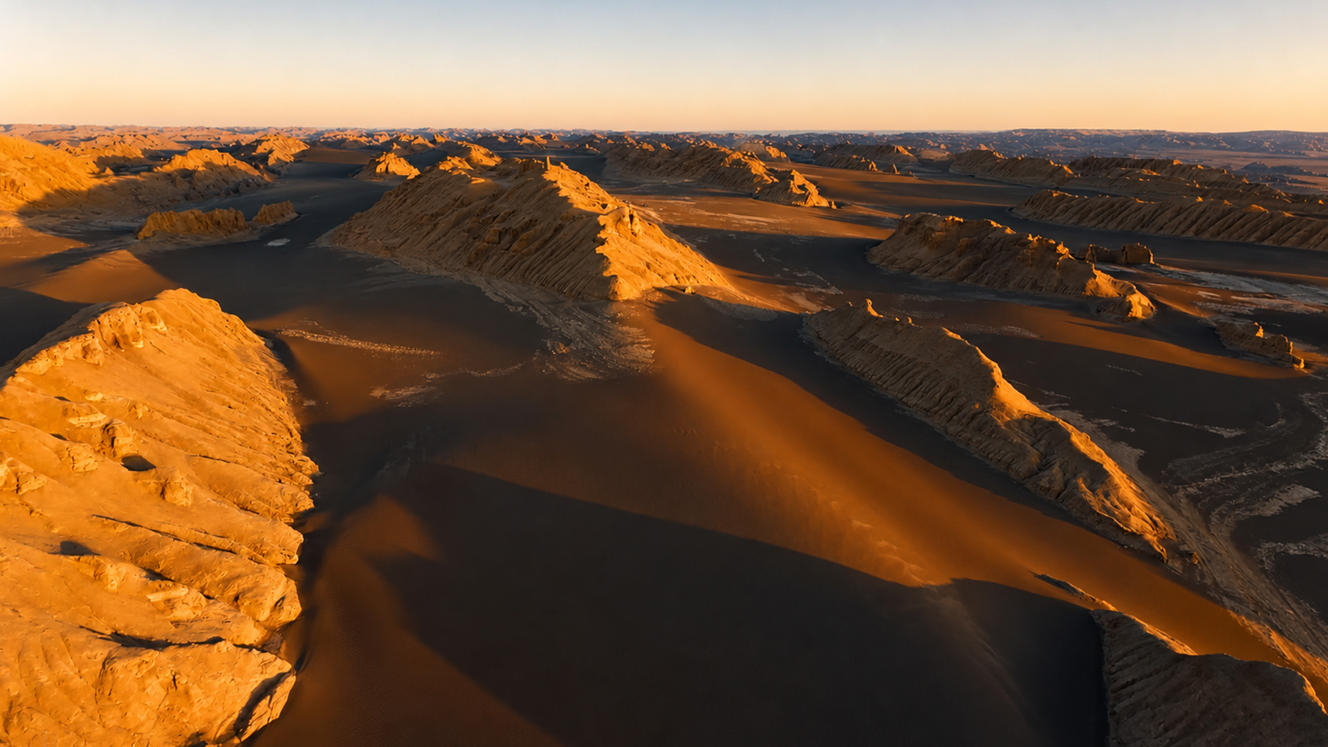 A harsh land that keeps changing shape