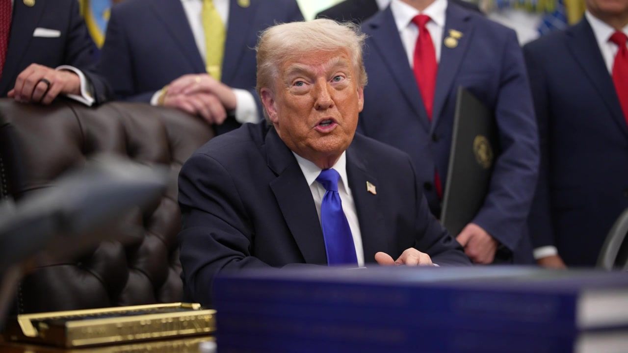 Donald Trump slammed for 'deranged' claim in front of school children
