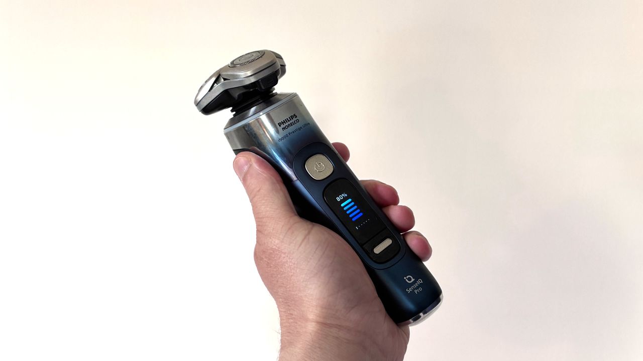 The Philips Norelco i9000 Prestige Ultra Night & Day edition is the ...